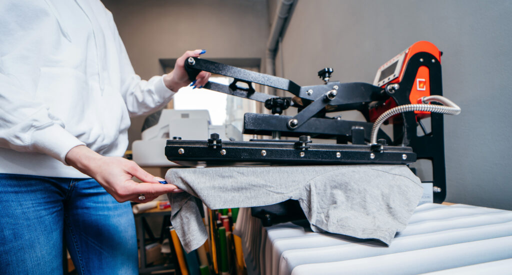 The Intersection of Technology and Fashion Design: AI and Printing